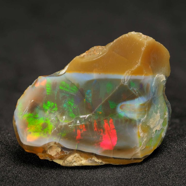 Камень Опал: свойства, кому подходит по знаку зодиака, месторождения и фото